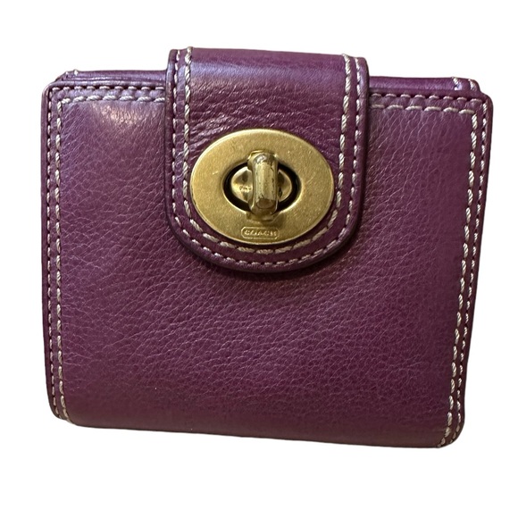 Coach | Bags | Euc Coach Purple Lavender Leather Turnlock Wallet | Poshmark